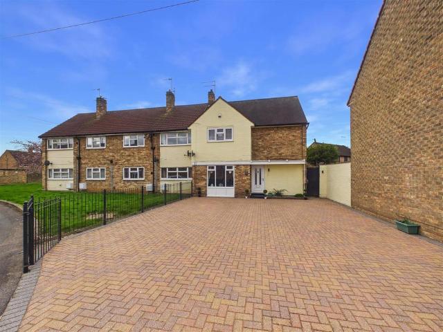 3 bedroom end of terrace house for sale
