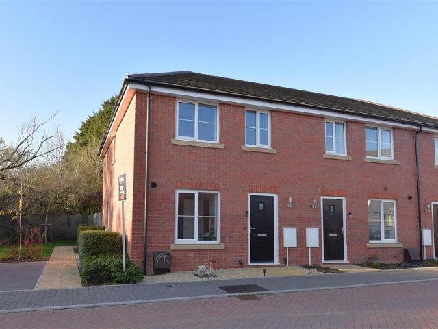3 bedroom end of terrace house for sale
