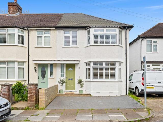 3 bedroom end of terrace house for sale