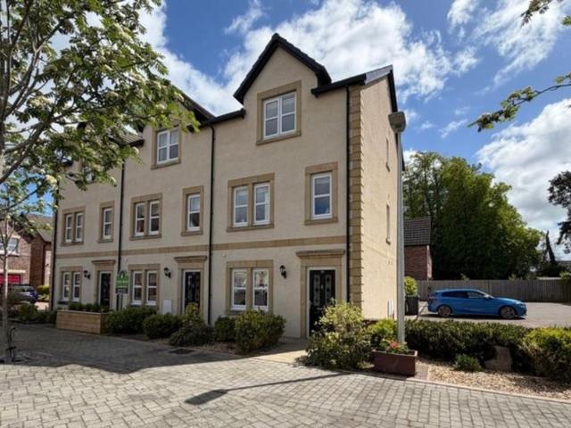 3 bedroom end of terrace house for sale