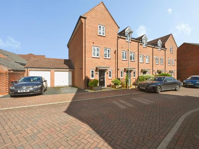 3 bedroom end of terrace house for sale