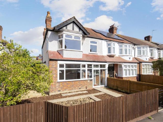 3 bedroom end of terrace house for sale
