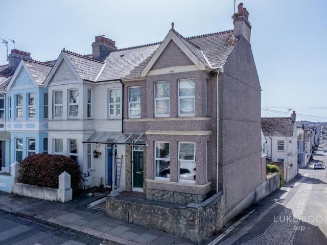 3 bedroom end of terrace house for sale