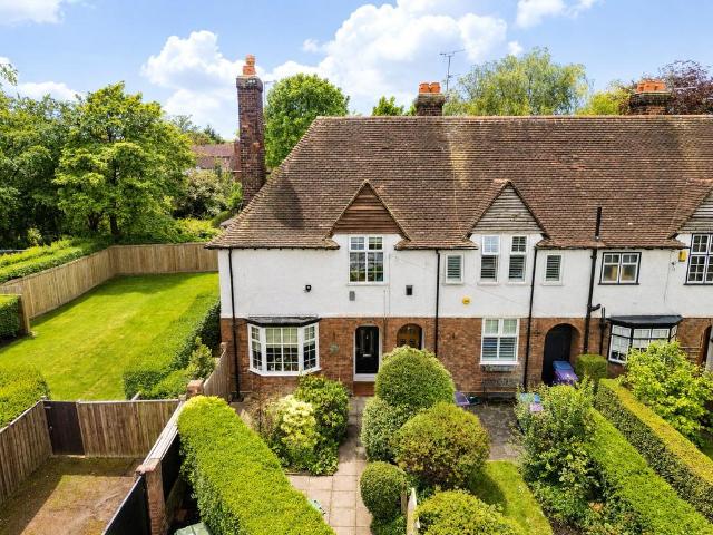 3 bedroom end of terrace house for sale
