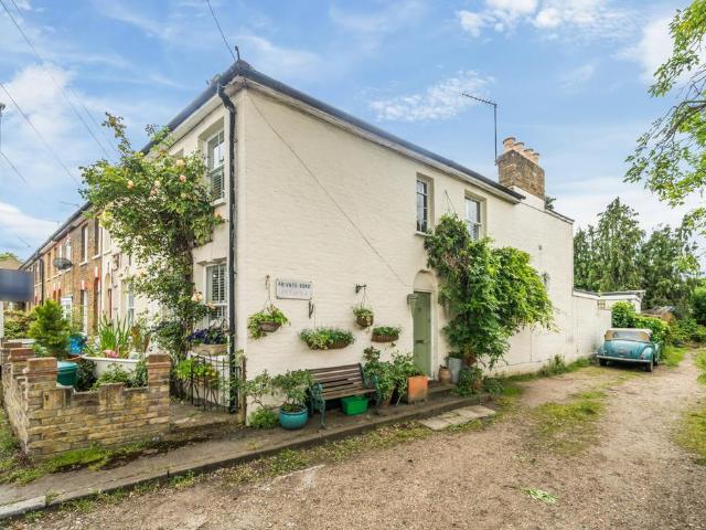 3 bedroom end of terrace house for sale