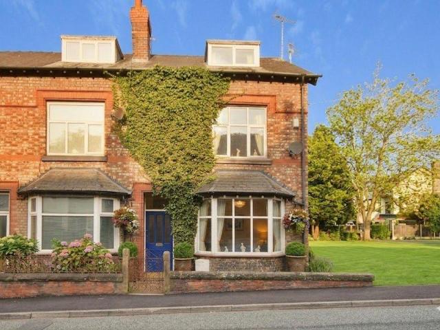 3 bedroom end of terrace house for sale