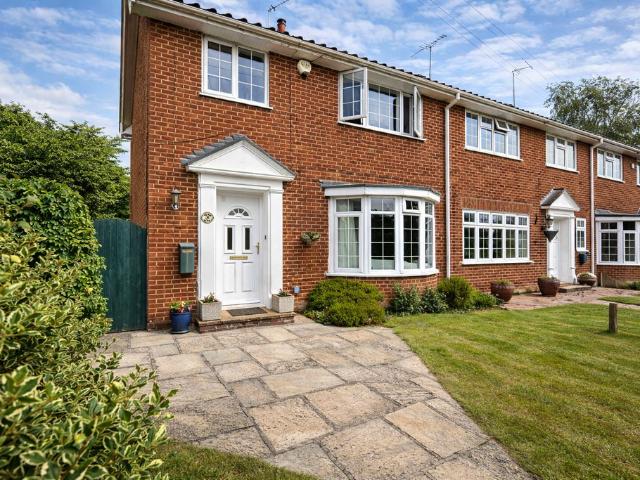 3 bedroom end of terrace house for sale