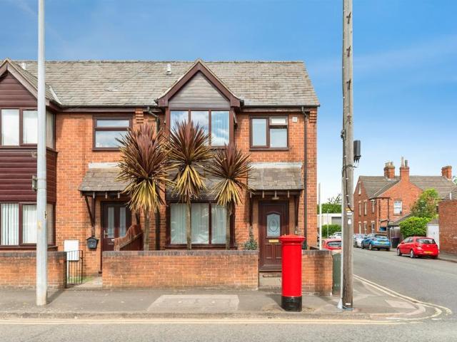 3 bedroom end of terrace house for sale