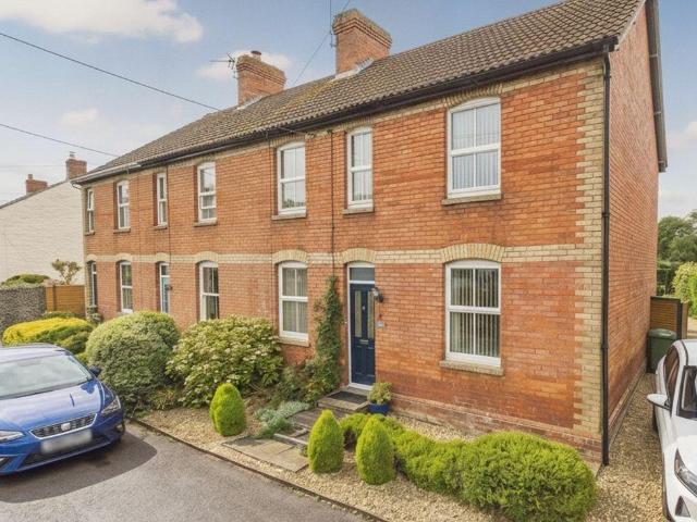 3 bedroom end of terrace house for sale