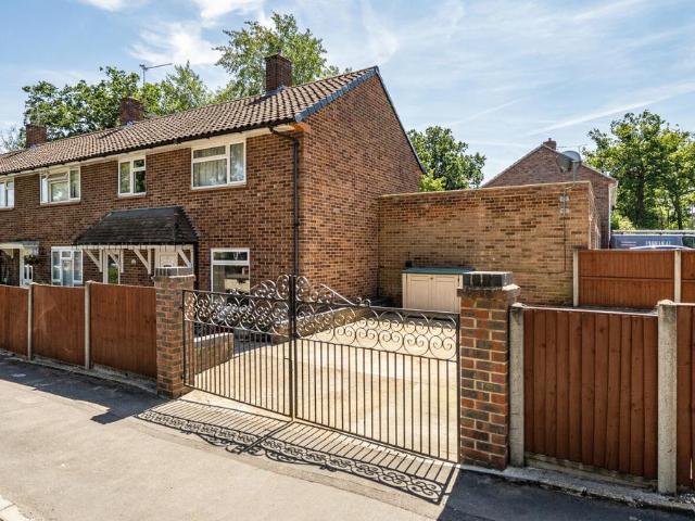 3 bedroom end of terrace house for sale
