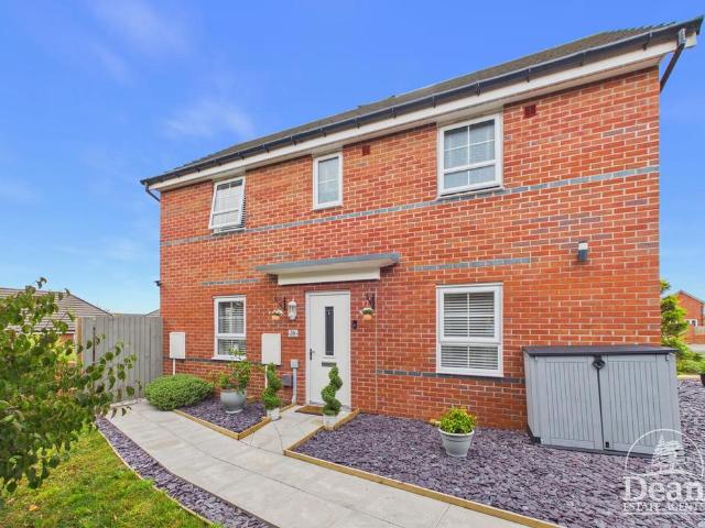 3 bedroom end of terrace house for sale