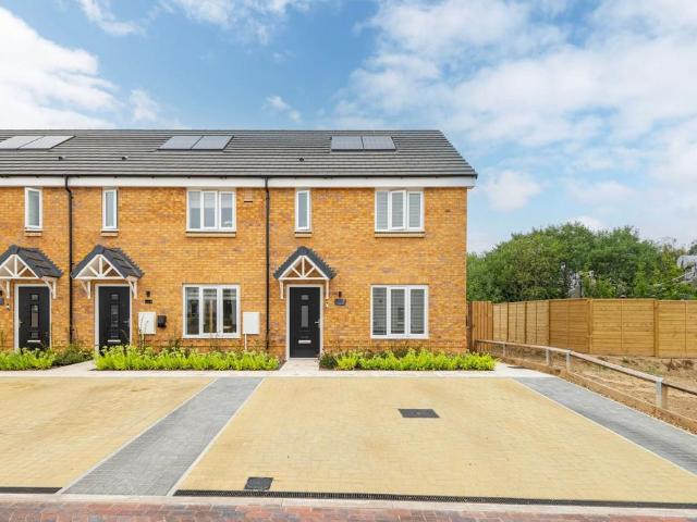 3 bedroom end of terrace house for sale
