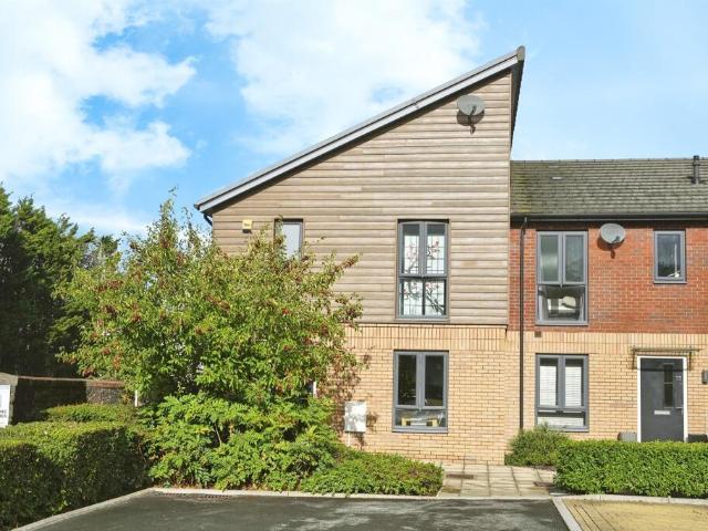 3 bedroom end of terrace house for sale