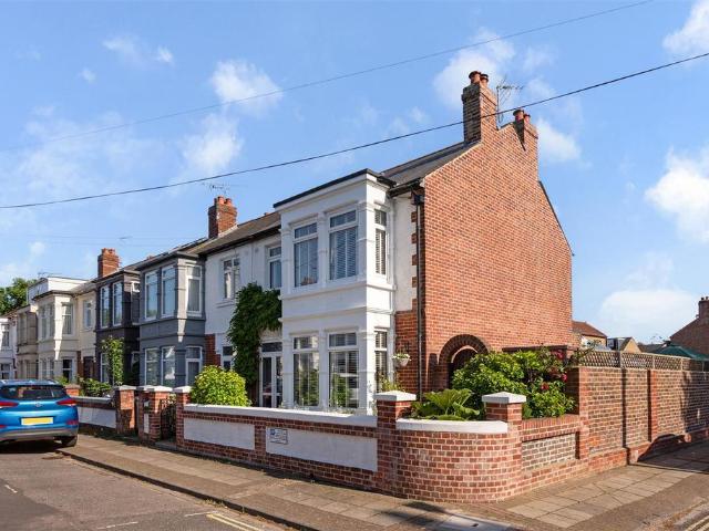3 bedroom end of terrace house for sale