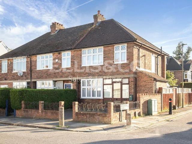 3 bedroom end of terrace house for sale