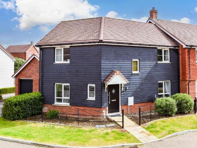 3 bedroom end of terrace house for sale