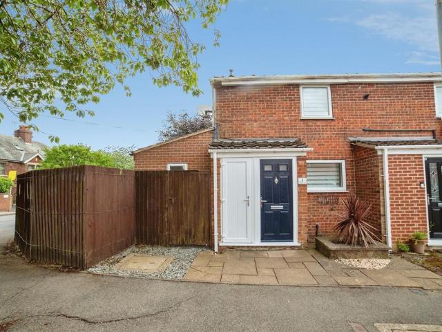 3 bedroom end of terrace house for sale