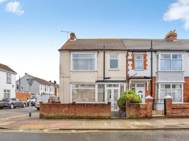 3 bedroom end of terrace house for sale