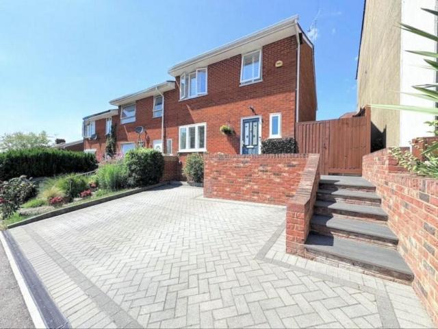 3 bedroom end of terrace house for sale