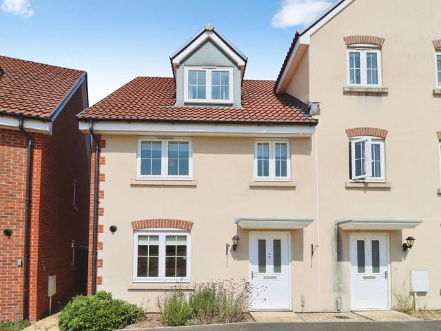 3 bedroom end of terrace house for sale