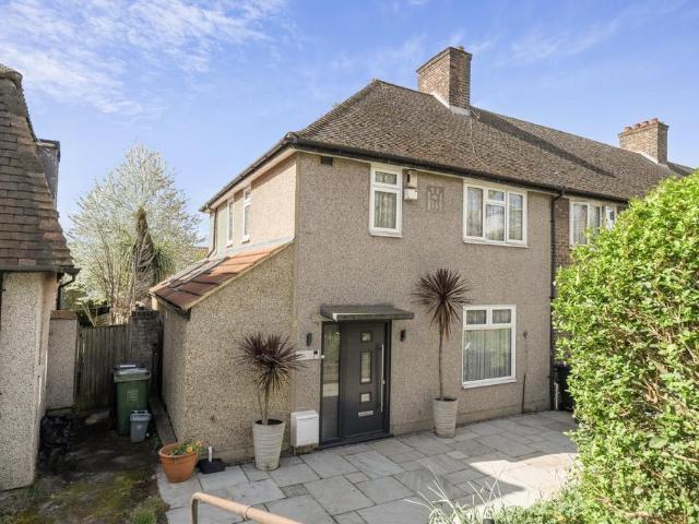3 bedroom end of terrace house for sale