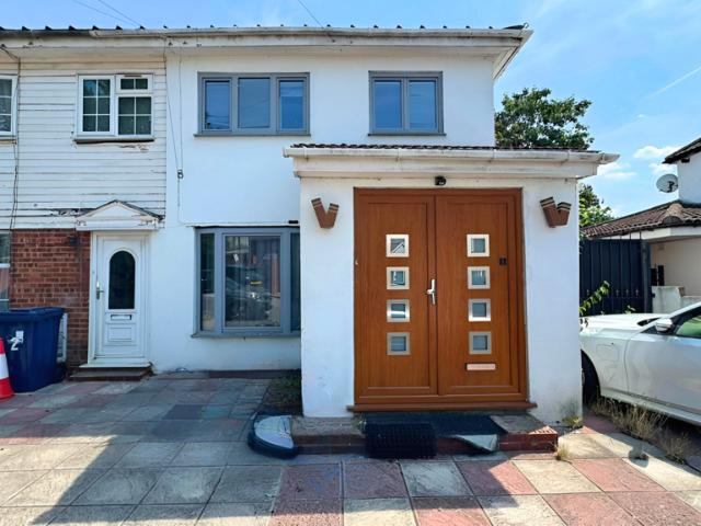 3 bedroom end of terrace house for sale
