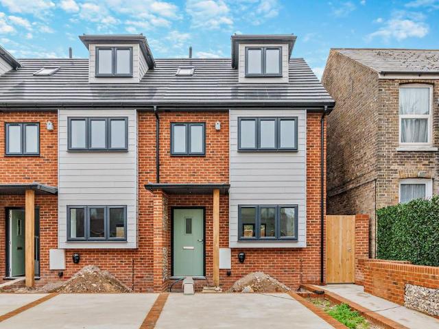 3 bedroom end of terrace house for sale