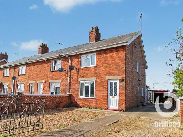 3 bedroom end of terrace house for sale