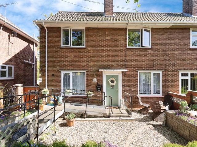 3 bedroom end of terrace house for sale