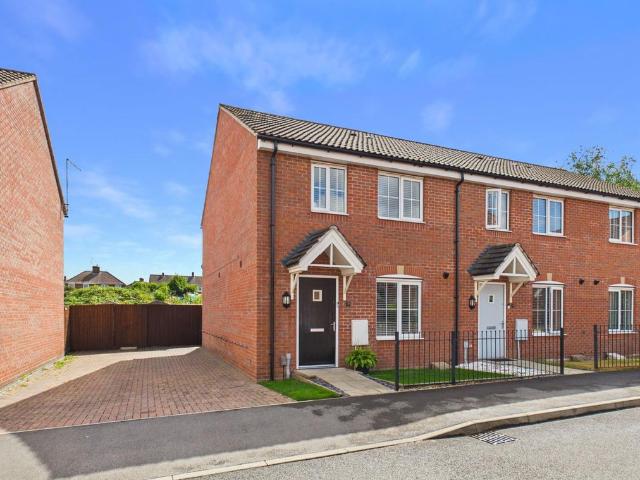 3 bedroom end of terrace house for sale