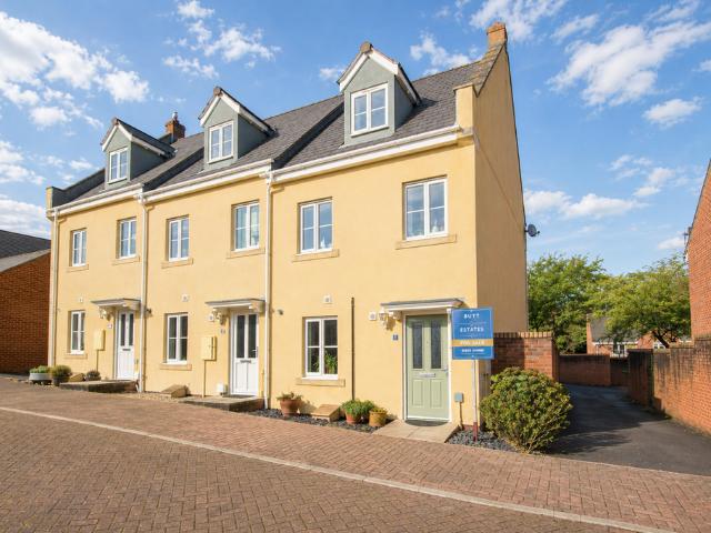 3 bedroom end of terrace house for sale
