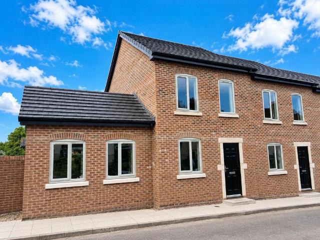 3 bedroom end of terrace house for sale