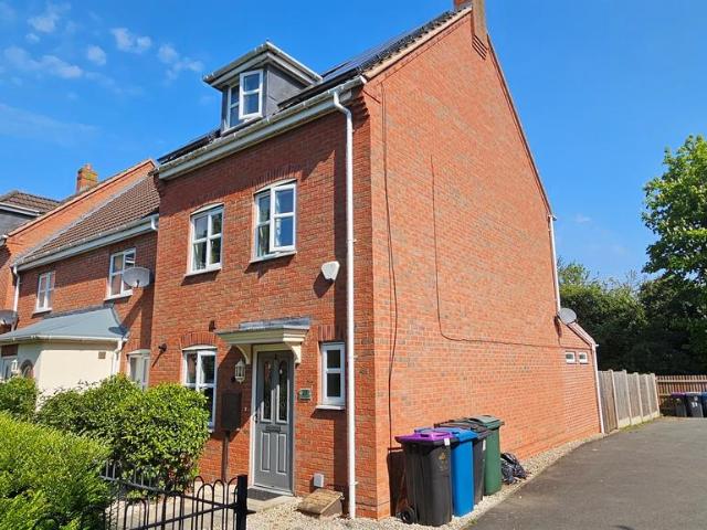 3 bedroom end of terrace house for sale