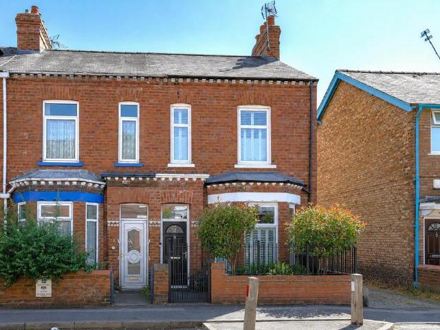 3 bedroom end of terrace house for sale