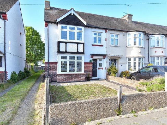 3 bedroom end of terrace house for sale