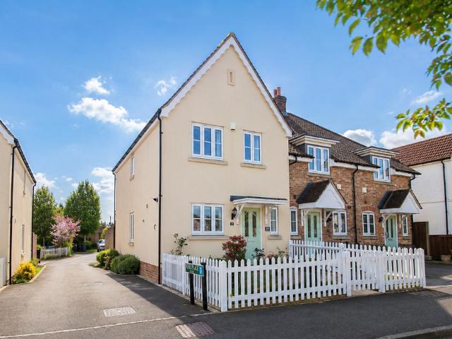 3 bedroom end of terrace house for sale