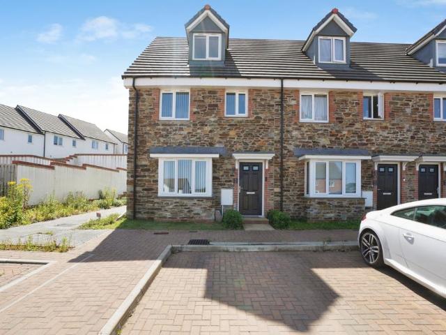 3 bedroom end of terrace house for sale
