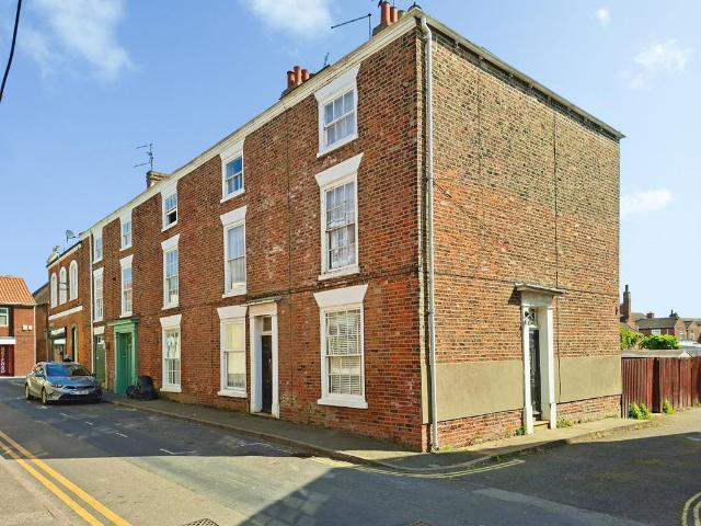 3 bedroom end of terrace house for sale