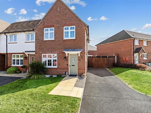 3 bedroom end of terrace house for sale