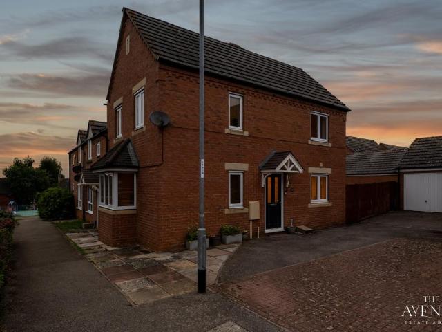 3 bedroom end of terrace house for sale