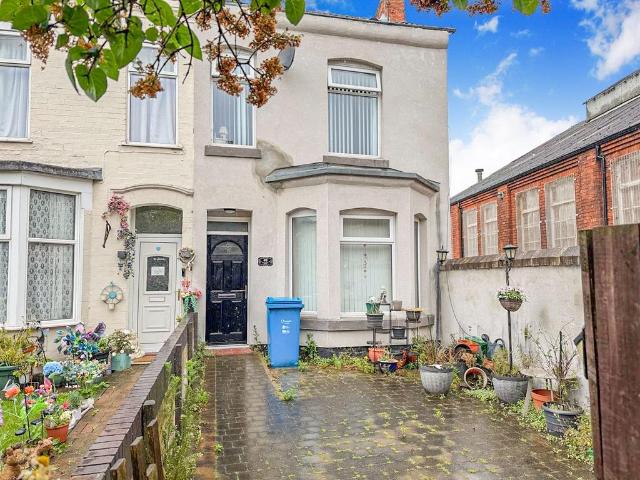 3 bedroom end of terrace house for sale