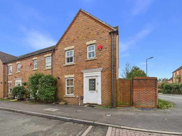 3 bedroom end of terrace house for sale