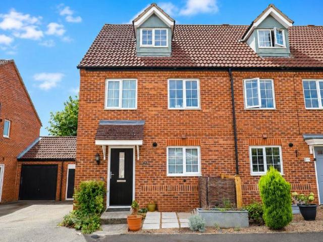 3 bedroom end of terrace house for sale