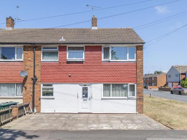 3 bedroom end of terrace house for sale
