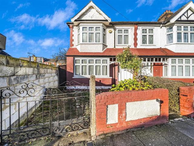 3 bedroom end of terrace house for sale