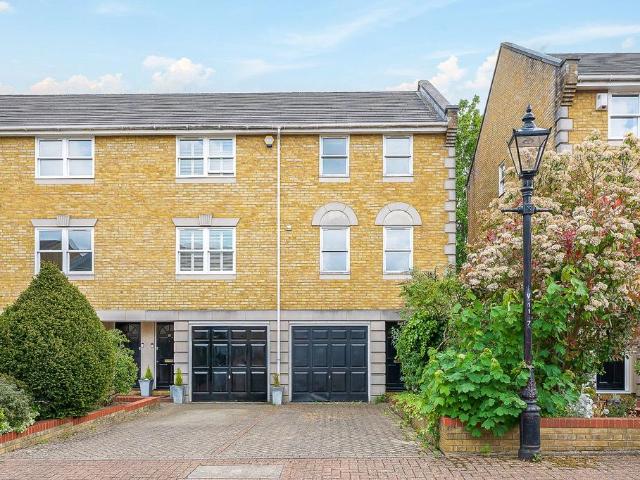 3 bedroom end of terrace house for sale
