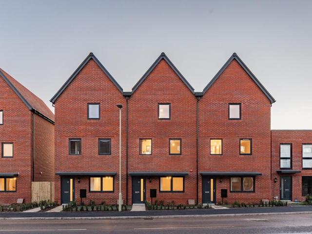 3 bedroom end of terrace house for sale