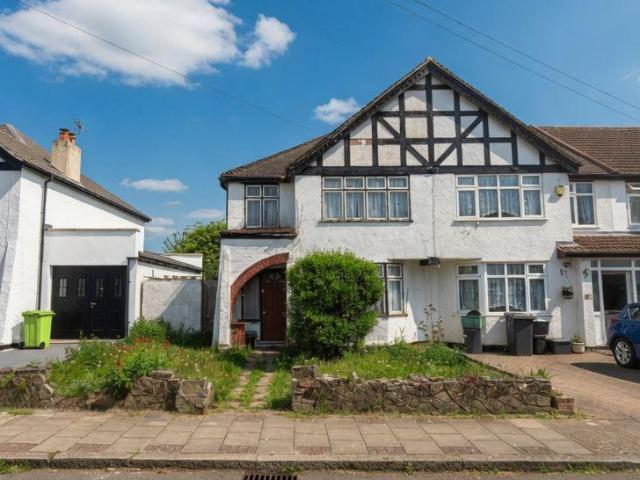 3 bedroom end of terrace house for sale