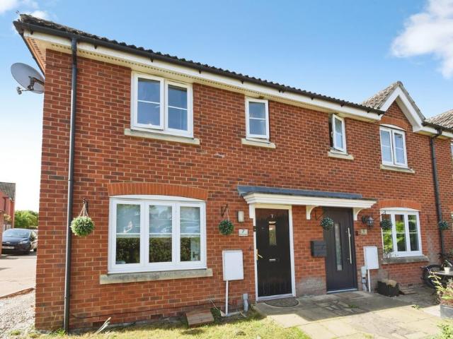3 bedroom end of terrace house for sale