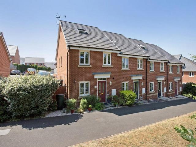 3 bedroom end of terrace house for sale